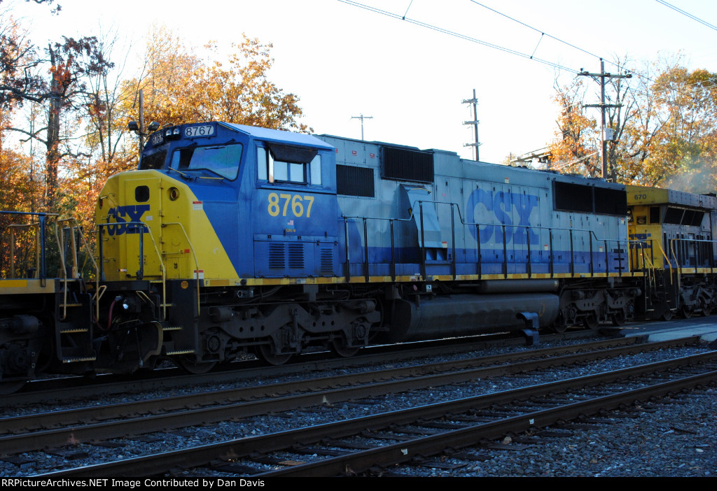 CSX SD60M 8767 trails on Q418-05